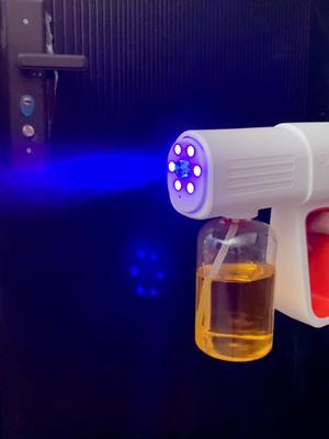 特殊时期消毒一定要做到位,这款喷雾消毒雾细化,不会弄湿衣物,自带...