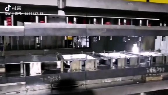 拉伸连续模冲压,做的不错,分享一下给大家看看!