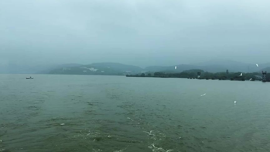 就在起程的时刻,让我为你唱首歌,不知你以后能都在见到我