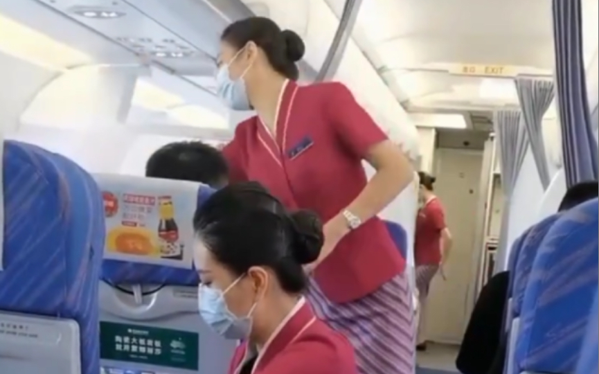 南航小姐姐亲切爽朗的客舱服务机上原声