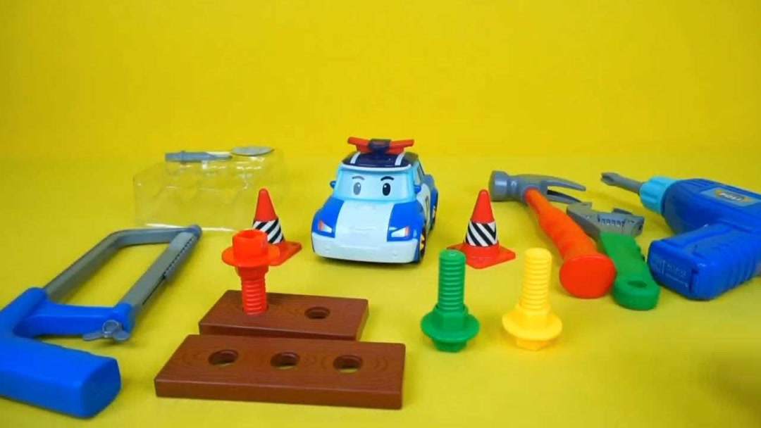 变形警车珀利玩具动画 帅气的警车珀利