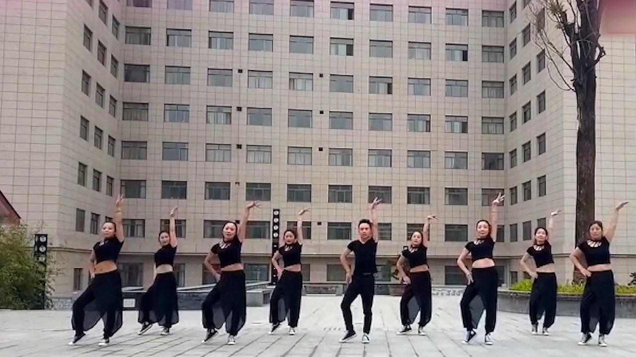 简单好学的广场舞《C哩C哩》,超火的网络神曲舞蹈!