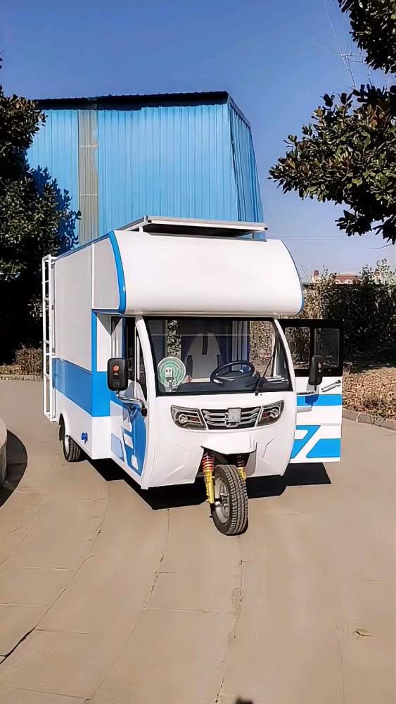 太阳能发电三轮电动房车