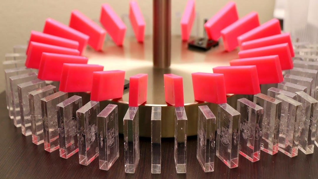 弹珠轨道-无处不在的多米诺,家里卧室厨房卫生间全是-多米诺骨牌