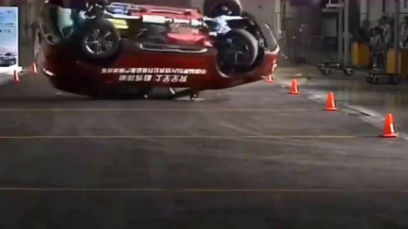 汽车:哈弗H6翻滚测试,质量打脸合资车,不愧是国人骄傲