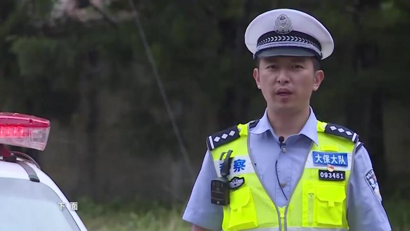 【重点对“带”系上安全——乘坐客车请全员全程系好安全带】#一盔...