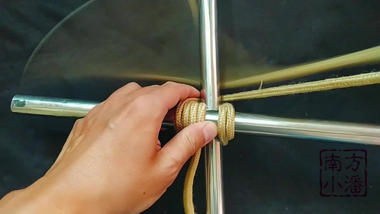 此绳结称为“田路结”,古代用于捆绑竹木筏,现在用也很结实可靠