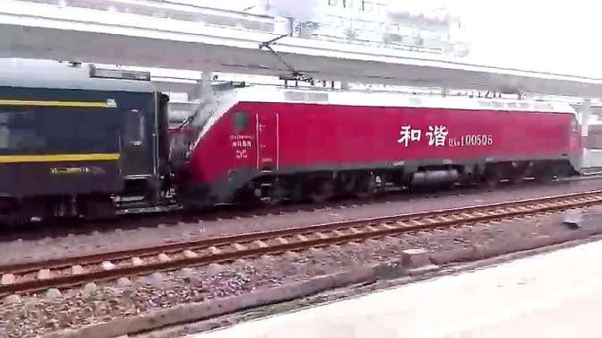 深圳至郑州Z145次直达列车HXD1D牵引通过商丘站