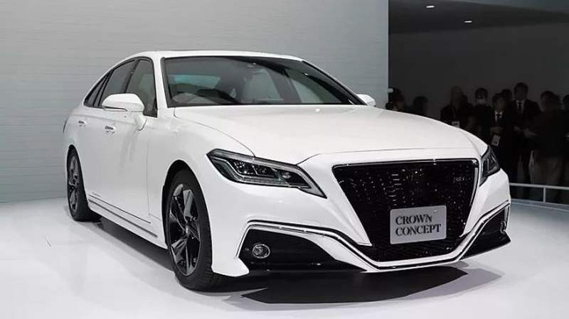 丰田全新皇冠来了,新车霸气登场比奥迪A7帅,迈腾、雅阁全靠边站