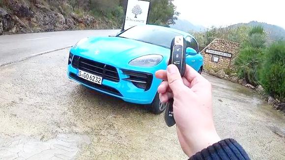 2019款保时捷MACAN按下车钥匙,打开车门看到内饰买不买自己决定