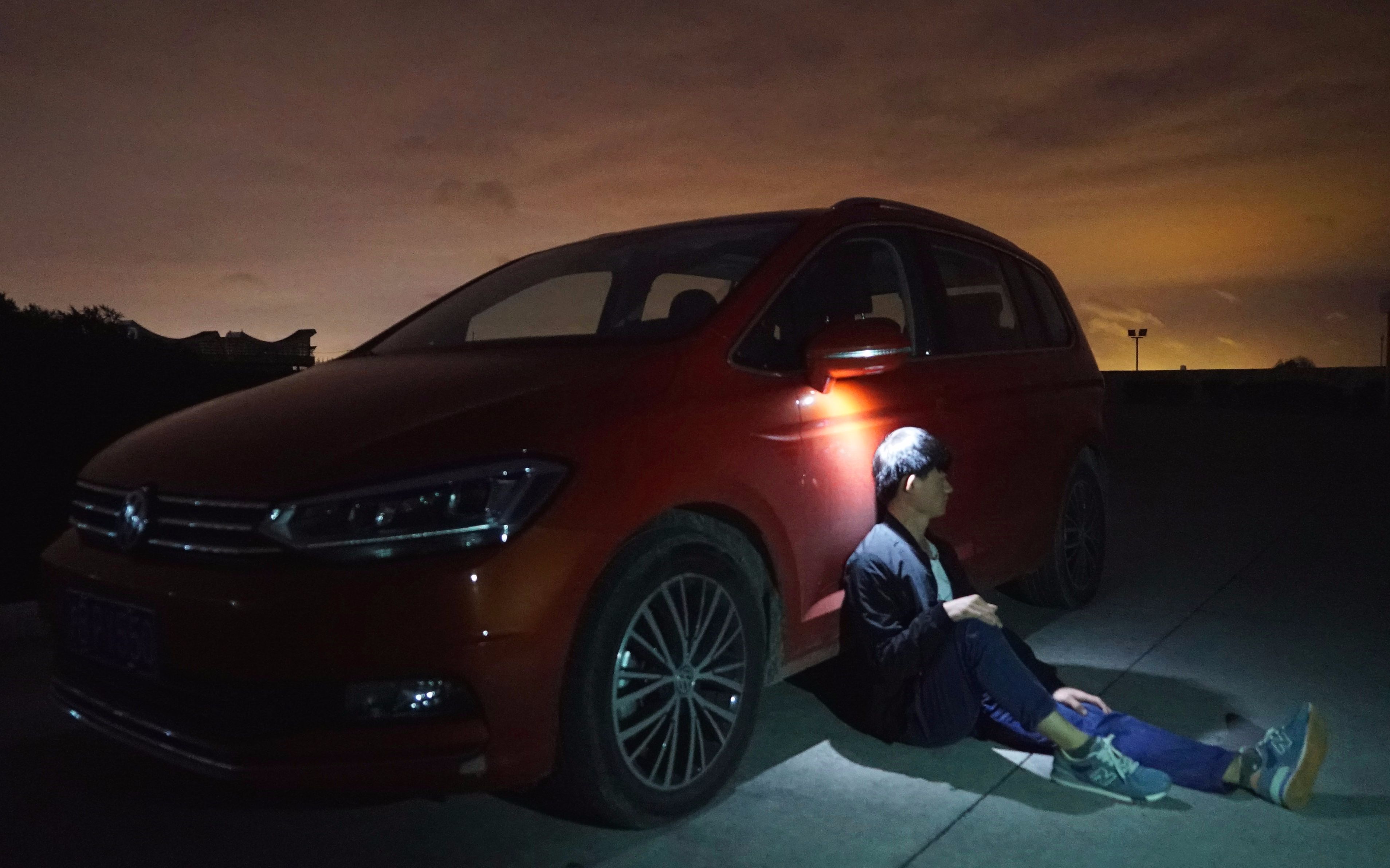 沪漂4年后买了辆“出租车”,他到底是艺术家还是傻子?