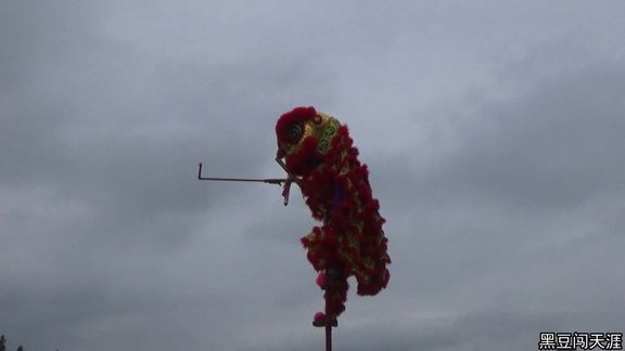 醒狮表演,双狮起舞,高空取物,精彩绝伦