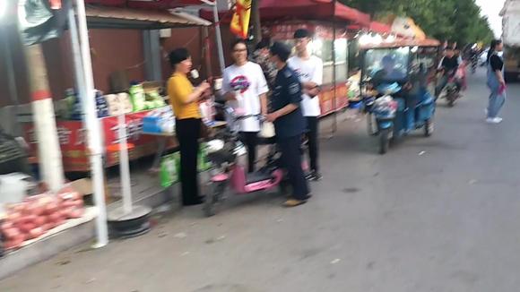 做小生意的福利,政府引导固定地点摆摊,摆个摊就能营业赚钱