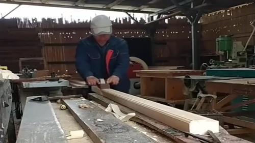 木工师傅玩刨子,技术真不是吹的
