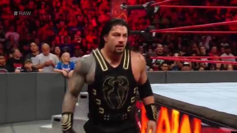 WWE罗门伦斯怒了,打的米茲拔腿就跑