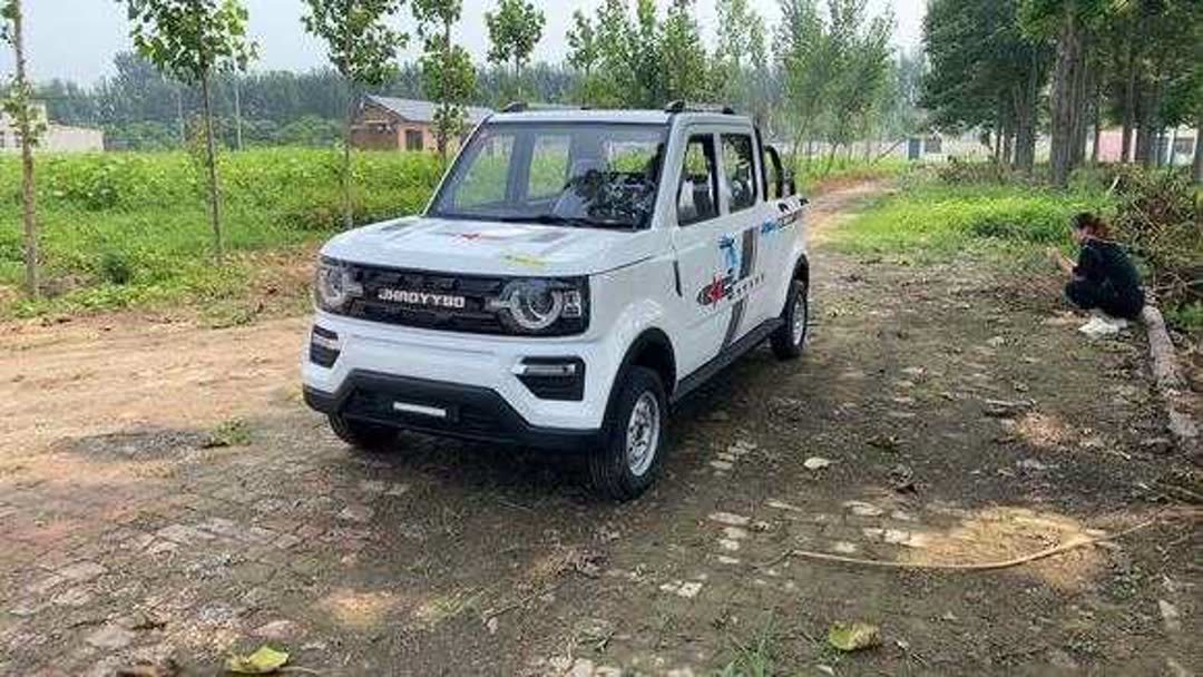 新款双排皮卡,车长4米,宽1.6米,高1.7米