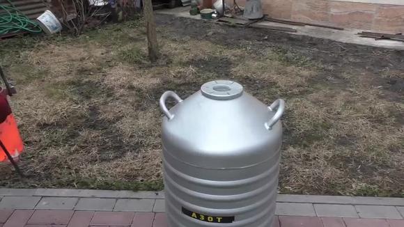 疯狂实验:熔化的铜水VS液氮!1083℃极热VS极冷-196℃