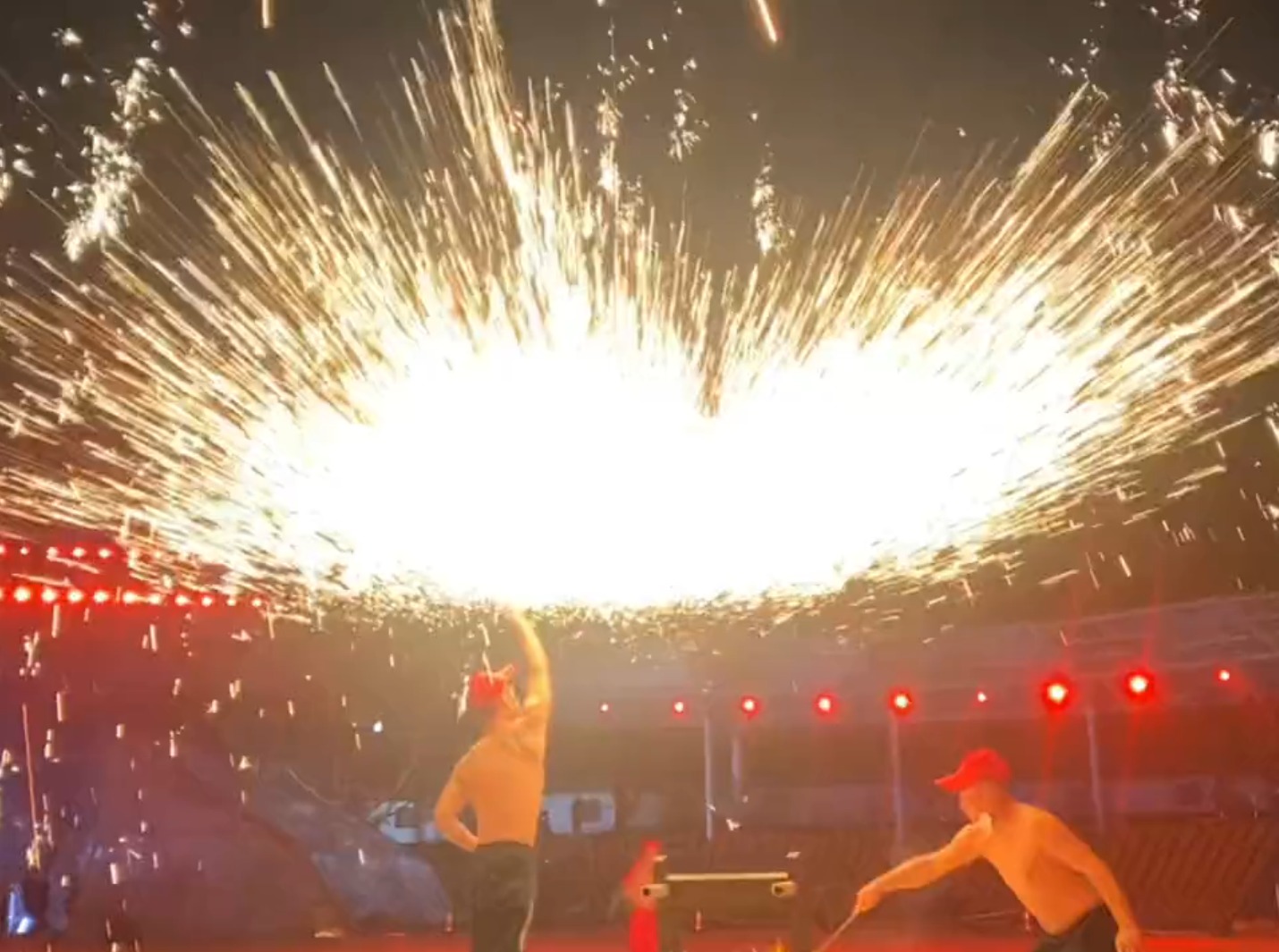 传统的民俗文化魅力,宛如徜徉在美丽的星辰大海