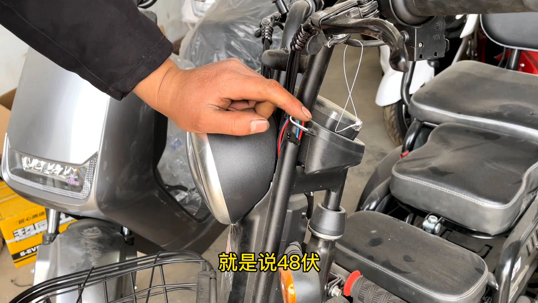 电动车上隐藏的一个插头你知道吗?这样操作一下续航直接增加一倍