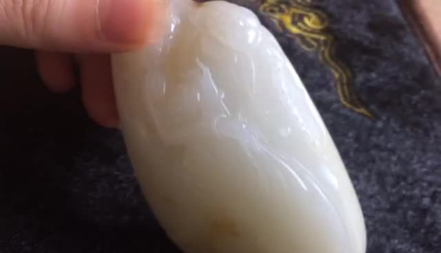 和田玉新疆价格太惊人分明2万的非得叫价20万, 不要被坑了