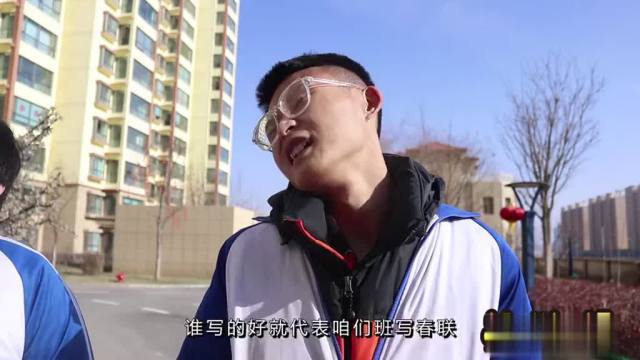 搞笑:班级书法大赛,学渣学霸一较高低,不料学渣写字方法奇葩