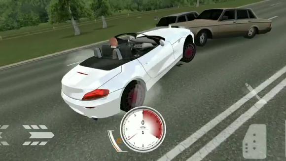 模拟驾驶豪车,顶级敞篷豪车随意变道,引发追尾