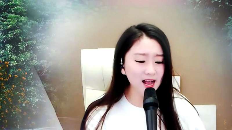 菲儿一曲《蝴蝶不流泪》高声嗨唱,唱出了凤凰涅槃后的辉煌!