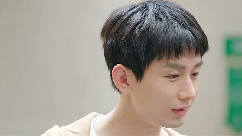 底线:叶芯周亦安上班暧昧,两人操作猛如虎,怒吼方远:别偷看!