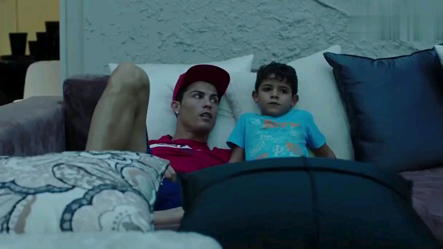 初生牛犊不怕虎,C罗与迷你罗分享成长历程