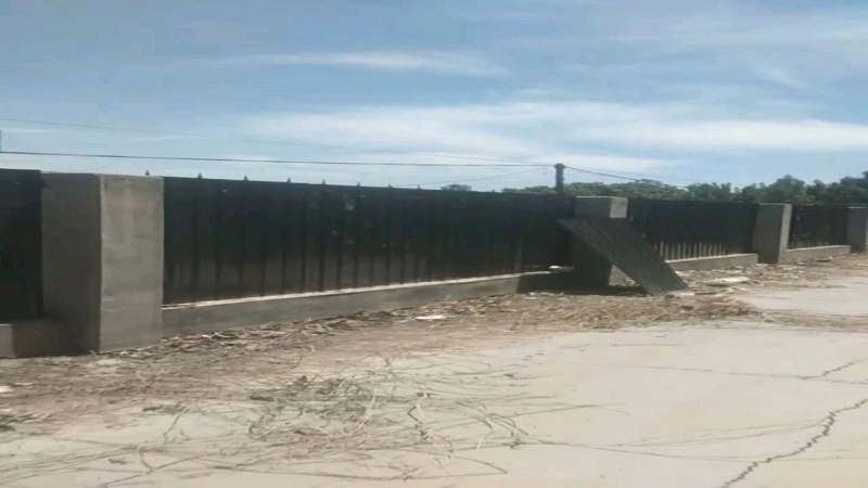 彩钢瓦正在安装中