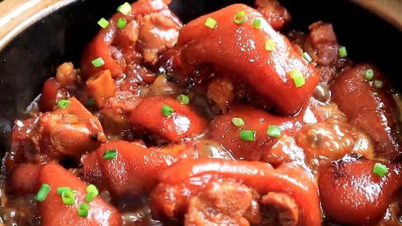 香辣猪脚,满满的都是胶原蛋白,香辣不腻口,好吃又下饭