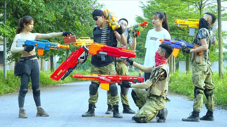 CS真人版:小姐姐使用宝石与坏蛋进行人质交易