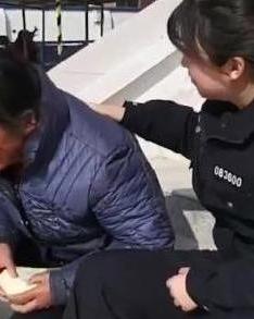 ...工作人员电话推销信用卡,以办卡费和押金为由实施诈骗,被网上追逃。