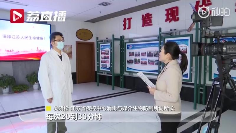 【上下班怎么做最安全?】上下班路上,我们应该注意什么:1、戴好口罩,...