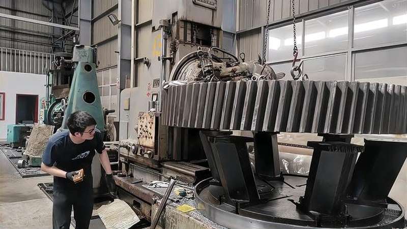 直径两米的大齿轮没有图纸,是否上去测绘,找正特别慢 #齿轮 #减速机...