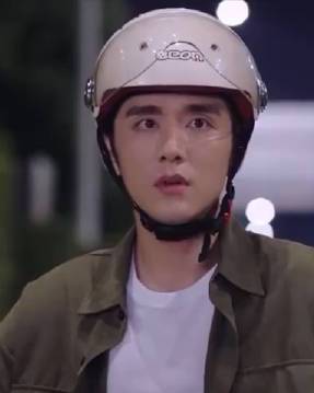 ...子秋追车这段太感人了,让我想起了《从你的全世界路过》猪头追车那段