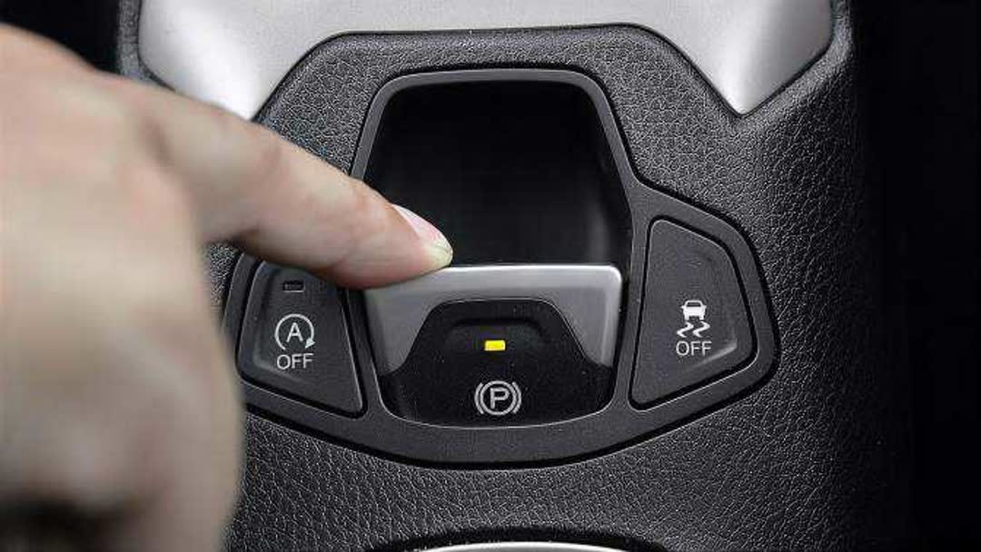 电子手刹居然还能救命?"老司机"手把手教学,行车安全必须了解