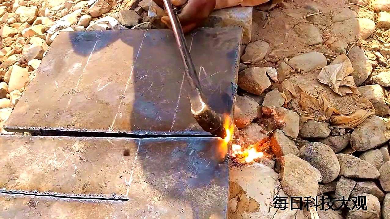 用气割枪切割厚钢板,我看了3遍都不过瘾,威力真大