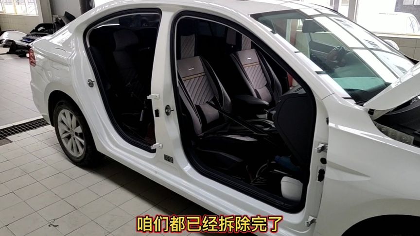 刚跑三千公里宝来开车疏忽两个车门直接撞报废拆解后车门维修价格