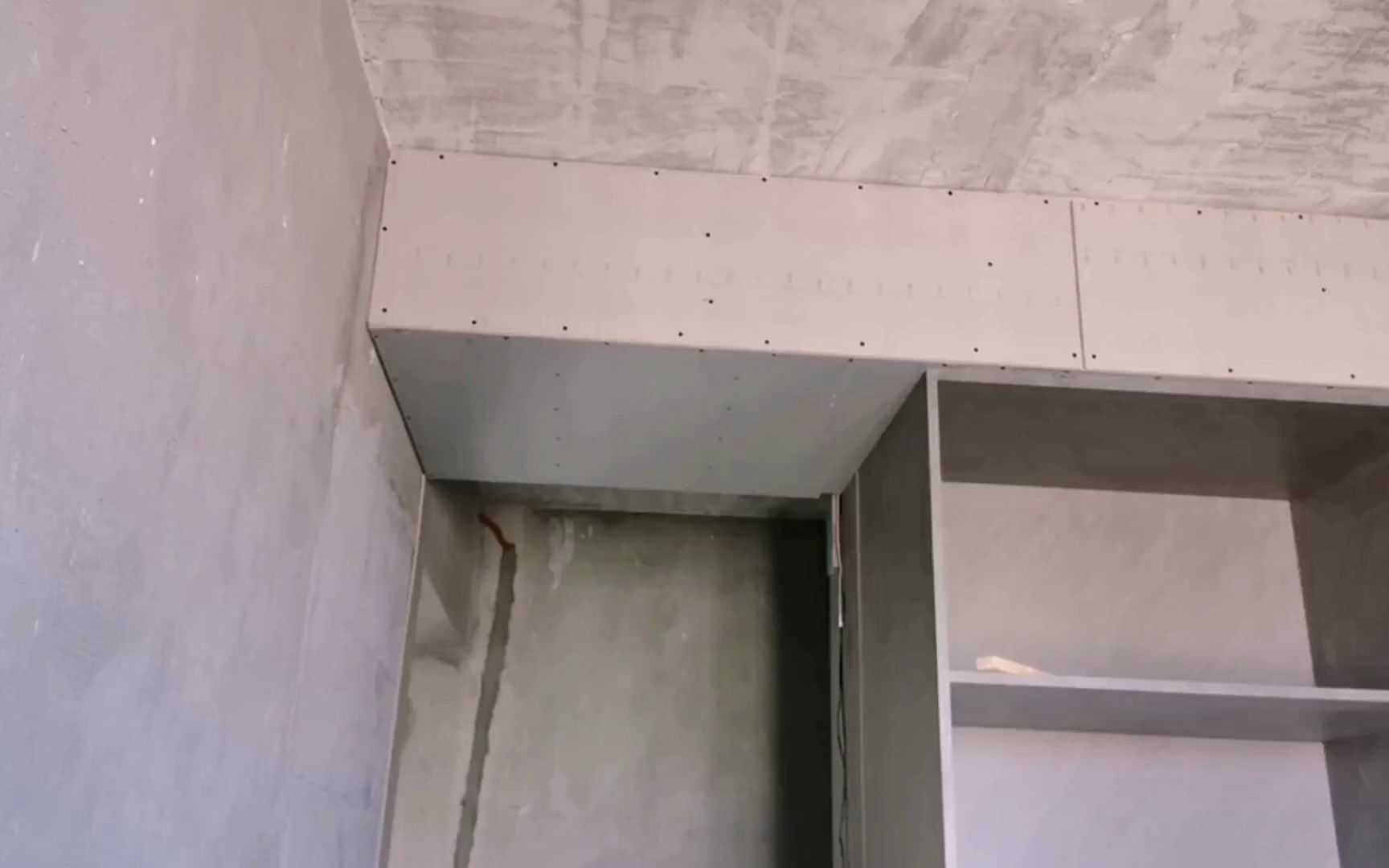 用燕尾隼工艺制作免漆板衣柜,没有钉眼效果非常好