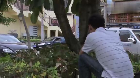 毒枭被抓后,才发现女友真面貌,选择合作警方报复女友