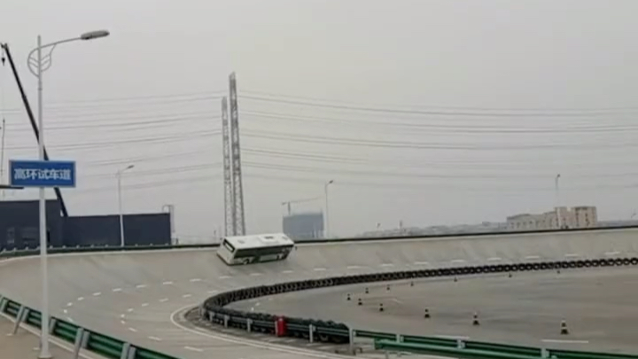 宇通客车出车测试,每一辆都试,车子稳定性不是一般的好