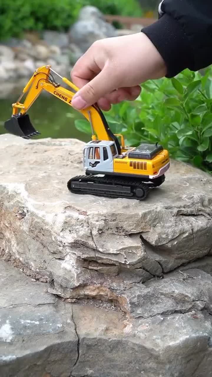 好精致的挖掘机模型该动的地方都能动