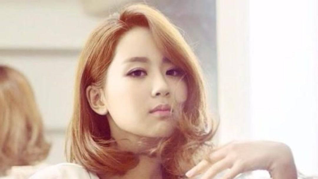 杨紫微博发最新动态,夏季拍冬戏,最高兴的是她的助理?