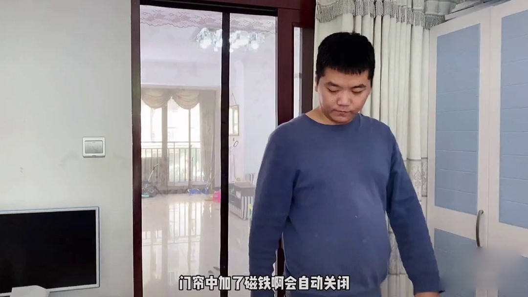 简单的给每个房间加个“纱门”,尺寸记得比门长5公分,这样落地不会有...