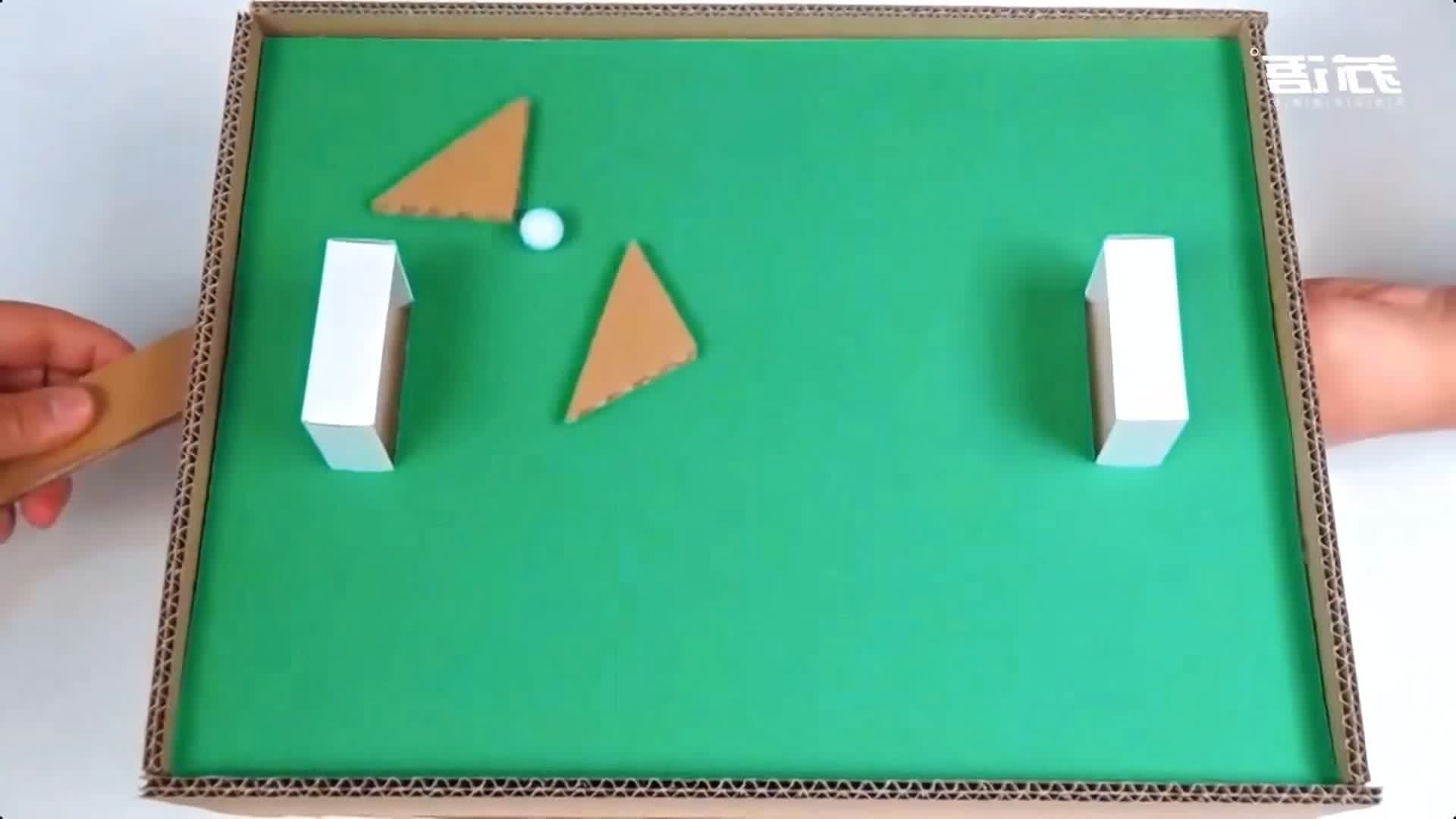 米趣实验室:手工达人教你用硬纸板制作桌面足球游戏!