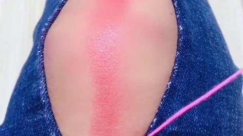 牛仔裤破这么大洞,咔咔几下就搞定,婆婆这招太厉害了