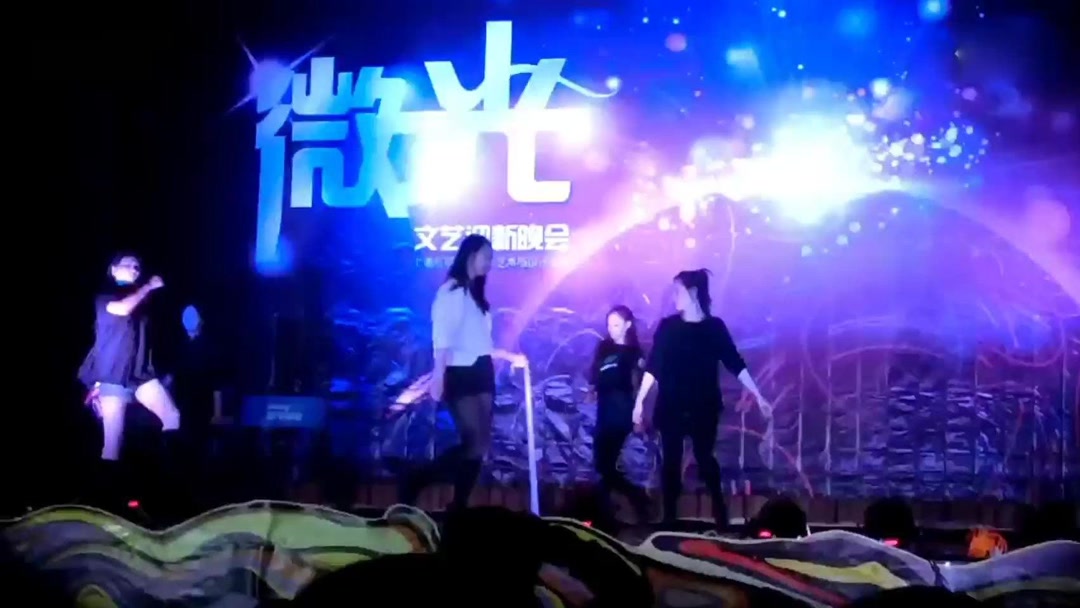 上海应用技术大学艺术与设计学院微光晚会民航空乘舞蹈