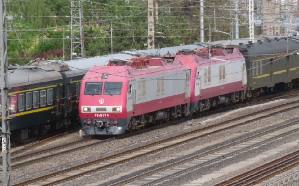 T216次本务SS90148机破SS90174救援 牵引晚点6小时的T216次列车...