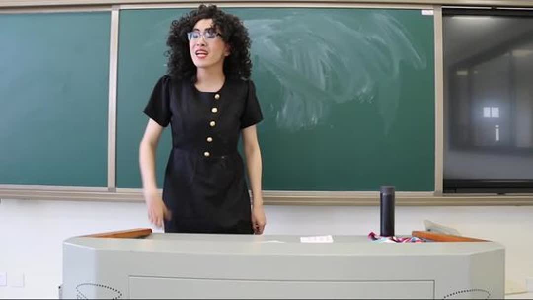 你的数学老师上课的时候是这样的吗?